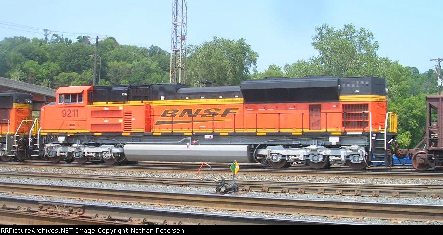 BNSF 9211